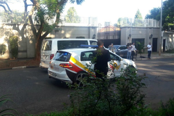 SA police raid home of Zuma's Gupta friends - Africa Feeds